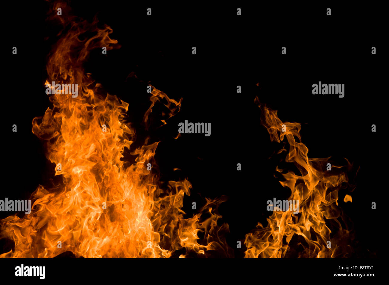 Flammen lecken seine -Fotos und -Bildmaterial in hoher Auflösung – Alamy