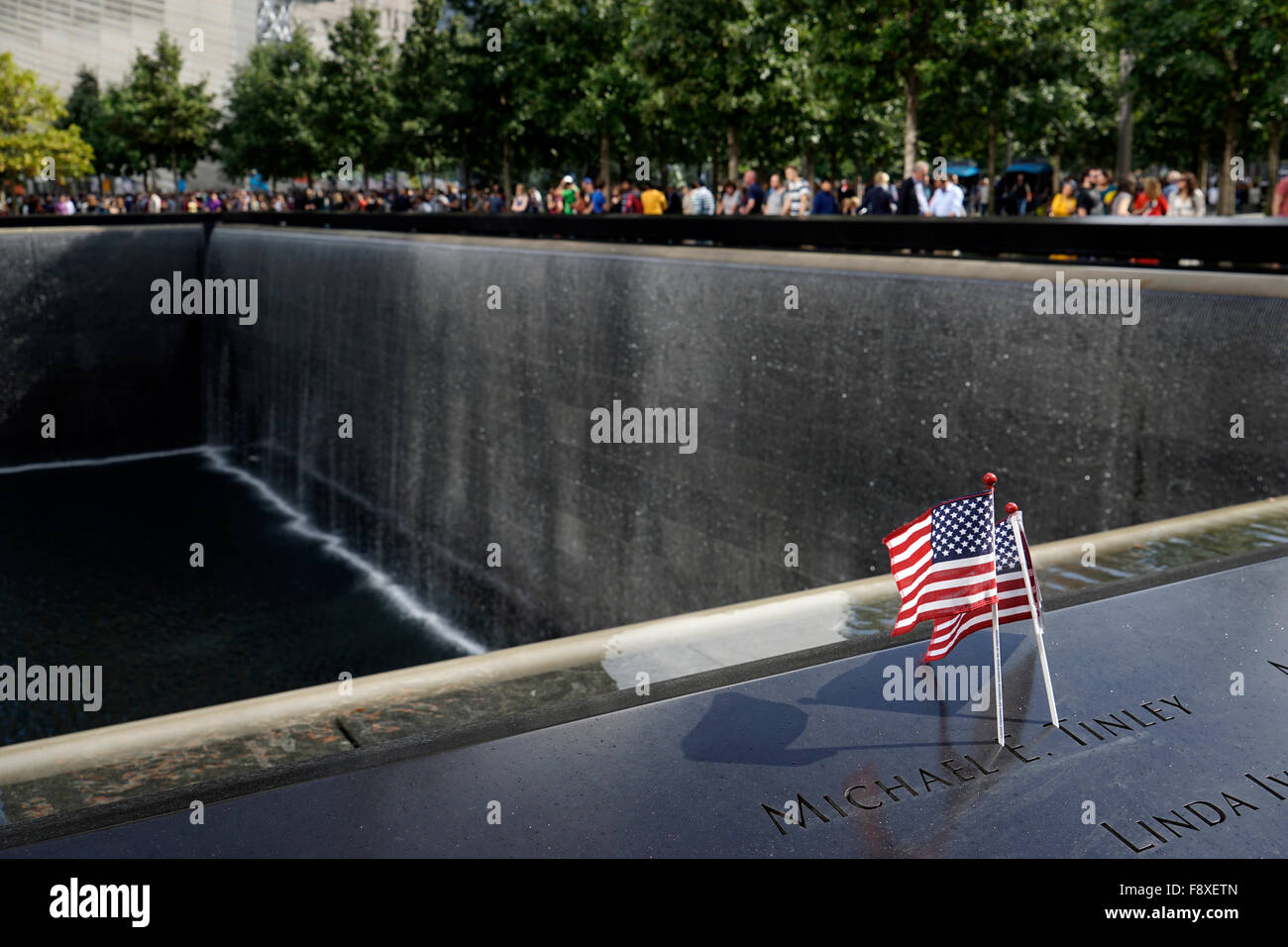 US-Flaggen platziert auf den Namen der Opfer des Terroranschlags auf ...
