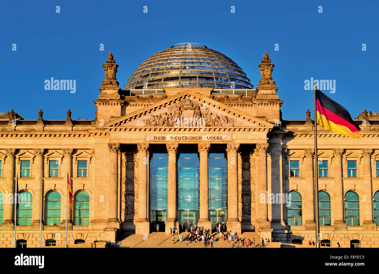 Deutschland, Berlin: Main-Fassade des deutschen House of Parliament ...