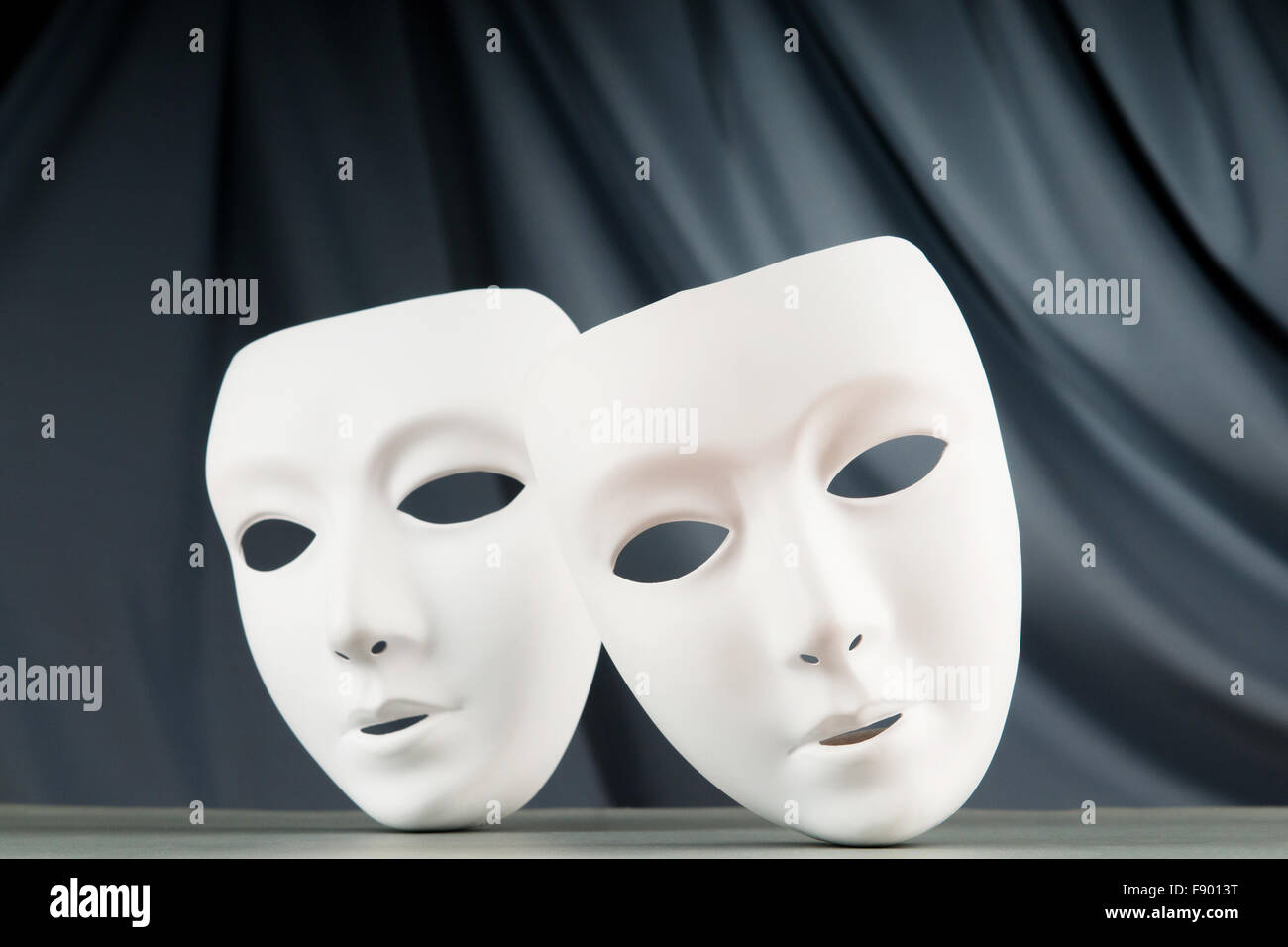 Masken mit Theater-Konzept Stockfotografie - Alamy