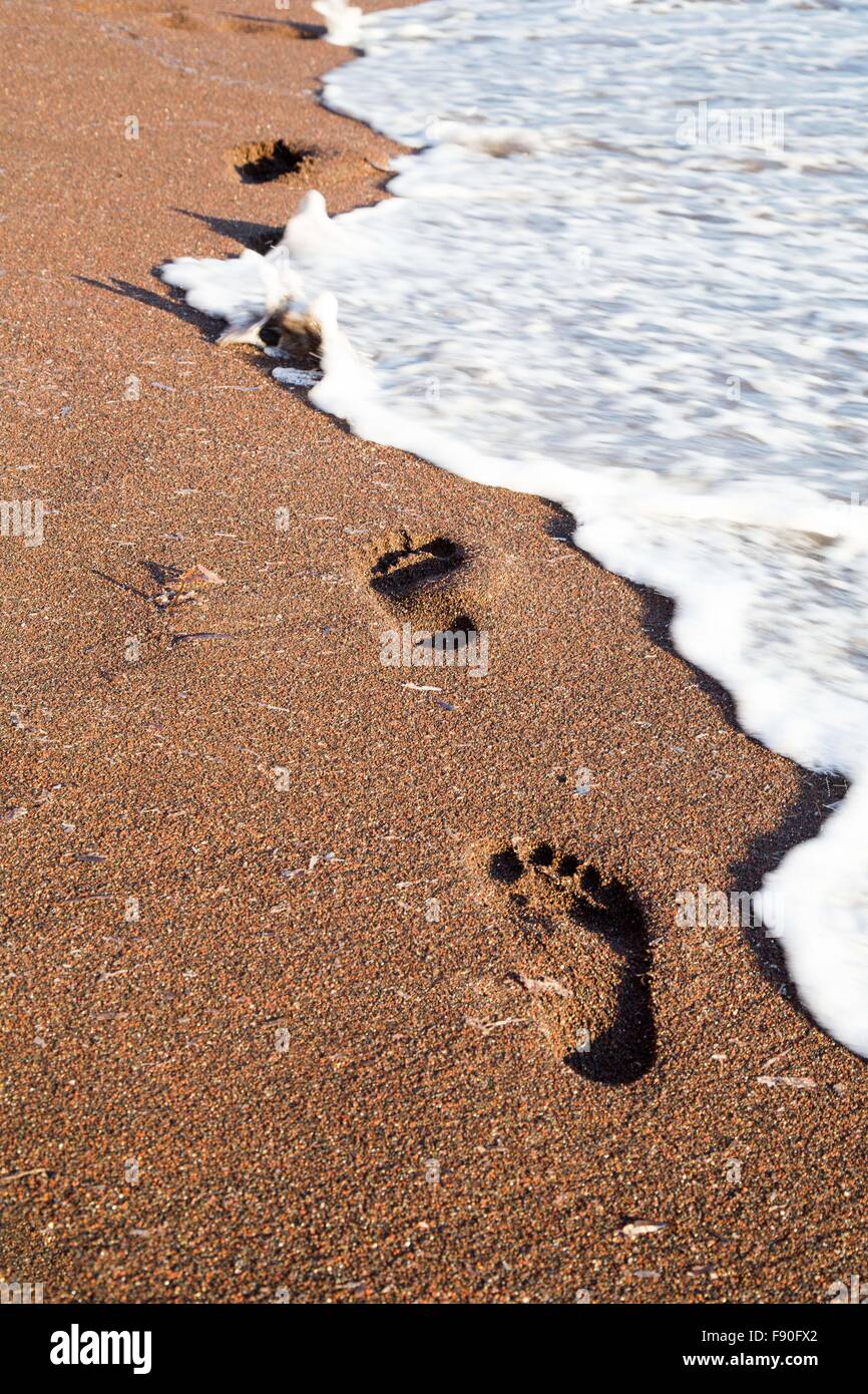 Schritte am strand -Fotos und -Bildmaterial in hoher Auflösung – Alamy