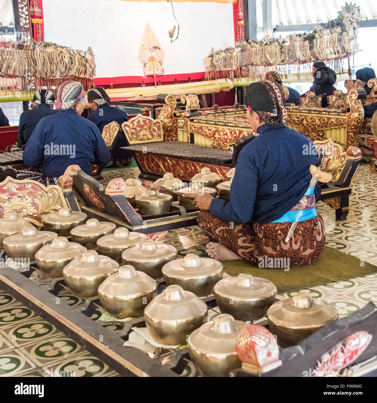 Gamelan instrument -Fotos und -Bildmaterial in hoher Auflösung – Alamy