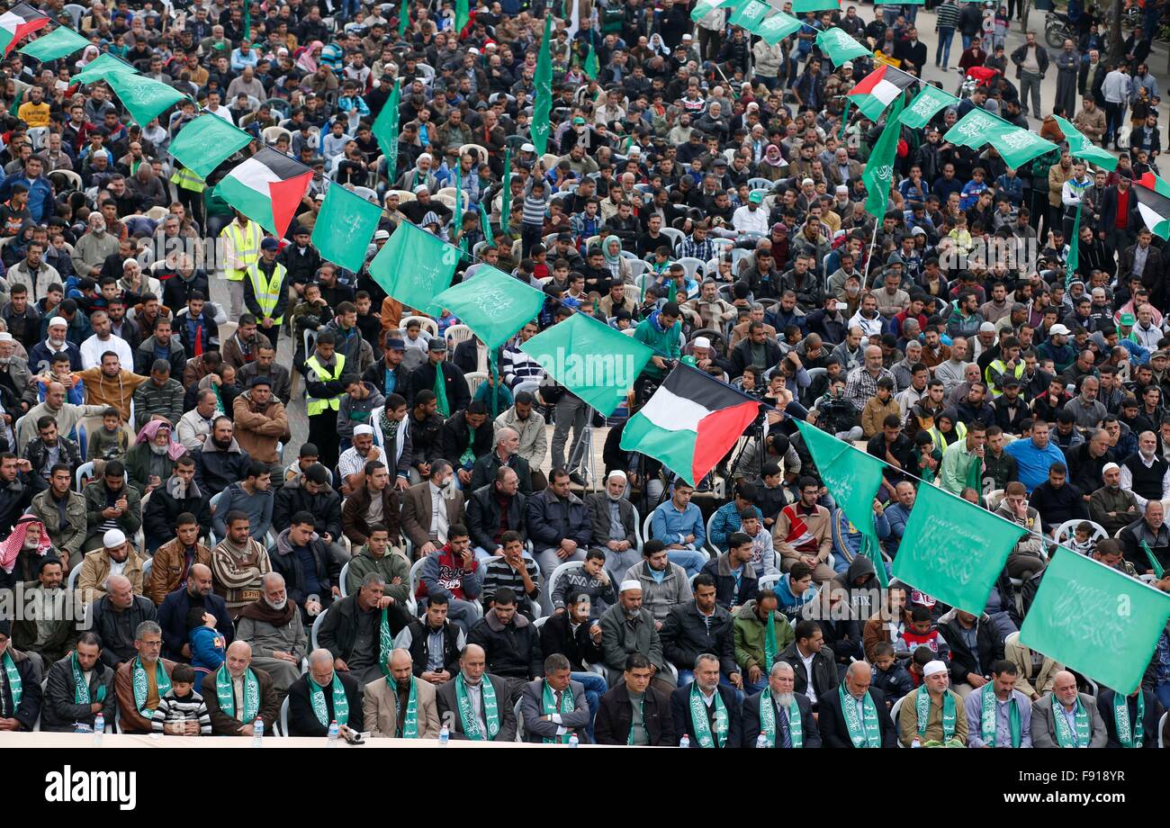 Gaza, Palästina. 11. Dezember 2015. Tausende von Hamas-Anhängern in der ...