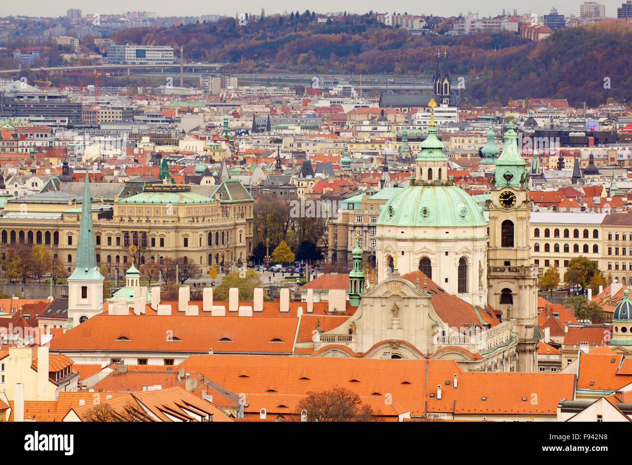 Die Aussicht auf die Prager gotische Burg und Bauten Czhech, EU ...