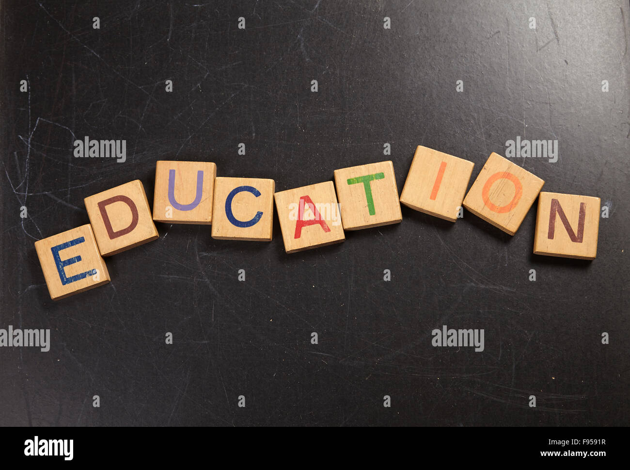 Wooden alphabet block -Fotos und -Bildmaterial in hoher Auflösung – Alamy