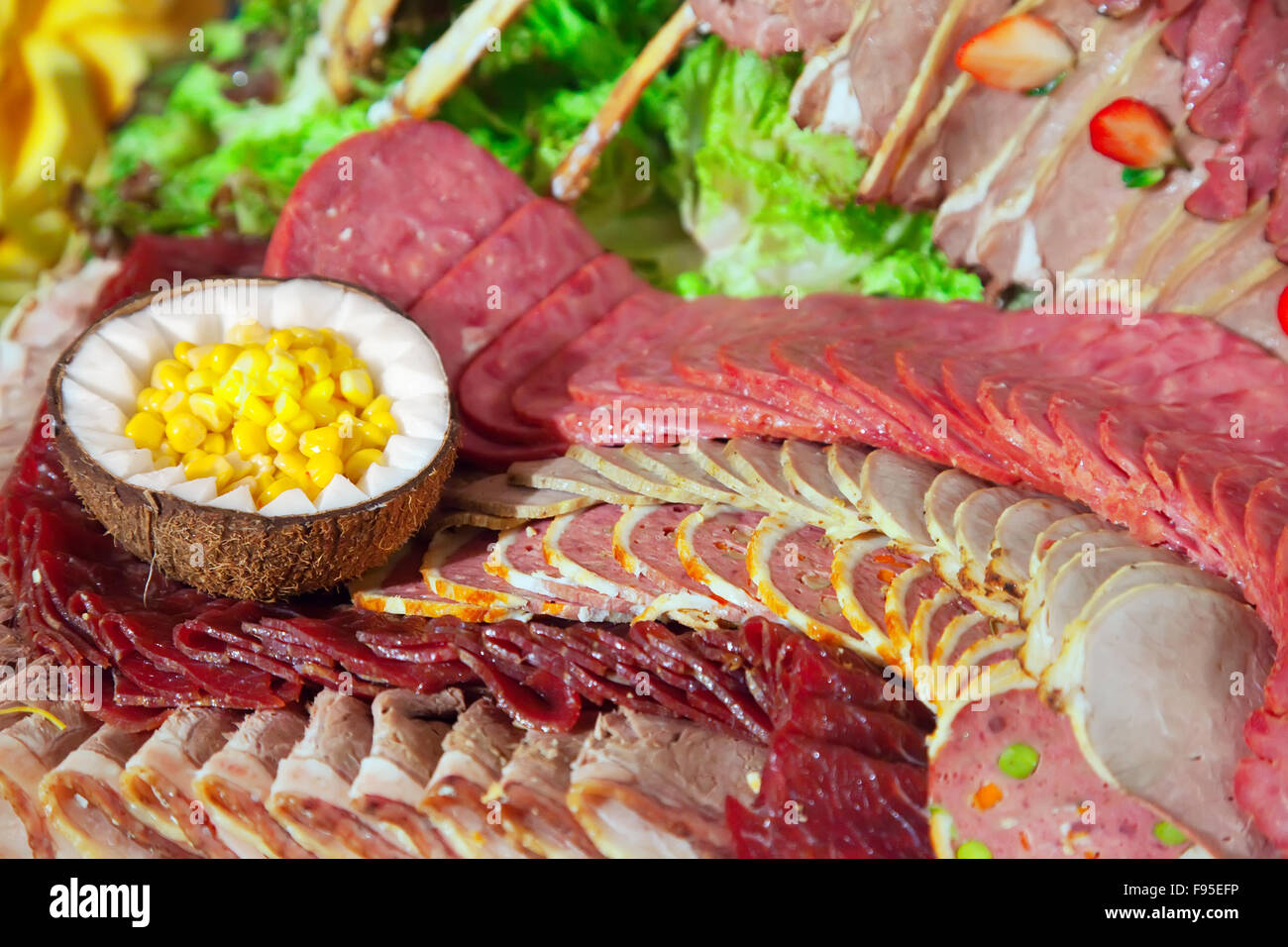Wurst Fleisch auf Festtafel Buffet Stockfotografie - Alamy