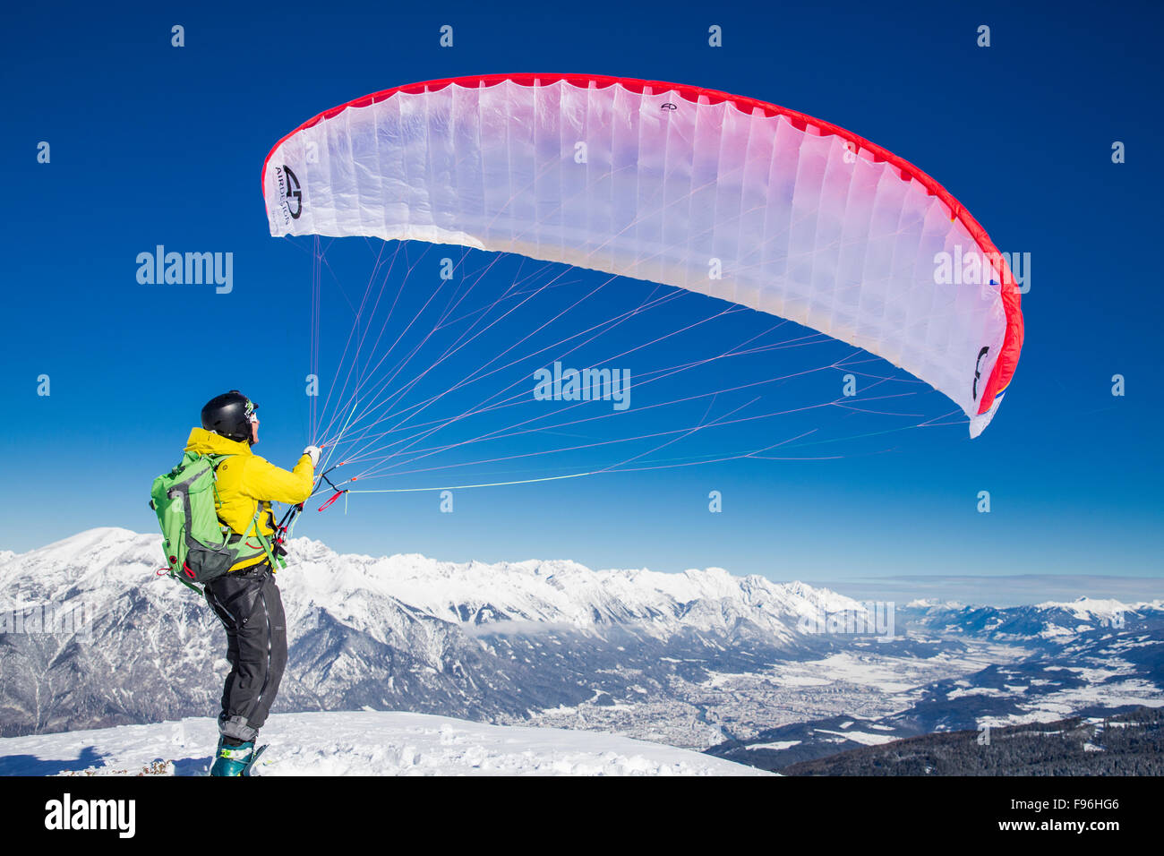 Paraglider start -Fotos und -Bildmaterial in hoher Auflösung – Alamy