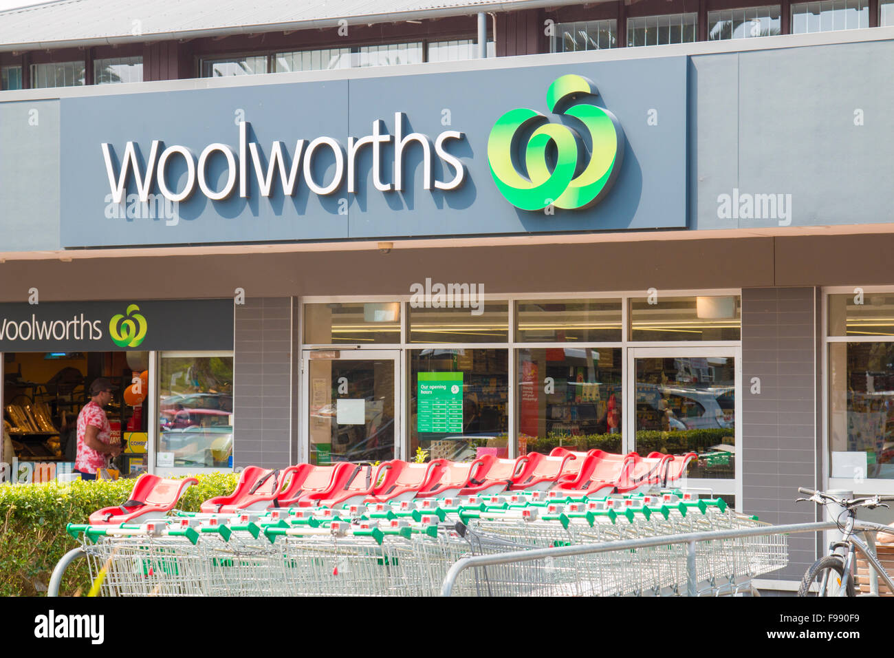 Logo woolworths australia -Fotos und -Bildmaterial in hoher Auflösung ...