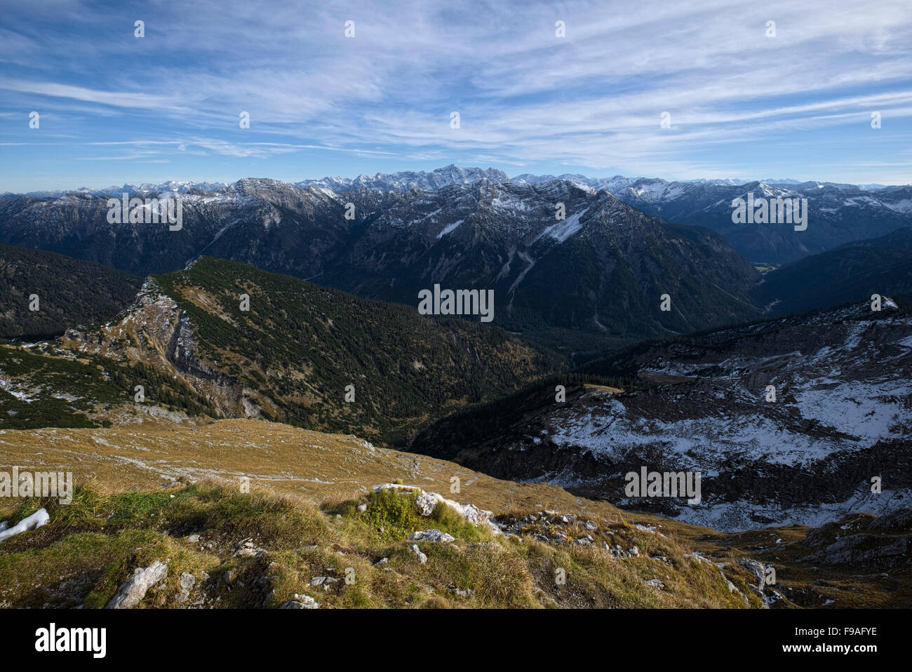 Berge hochplatte -Fotos und -Bildmaterial in hoher Auflösung – Alamy