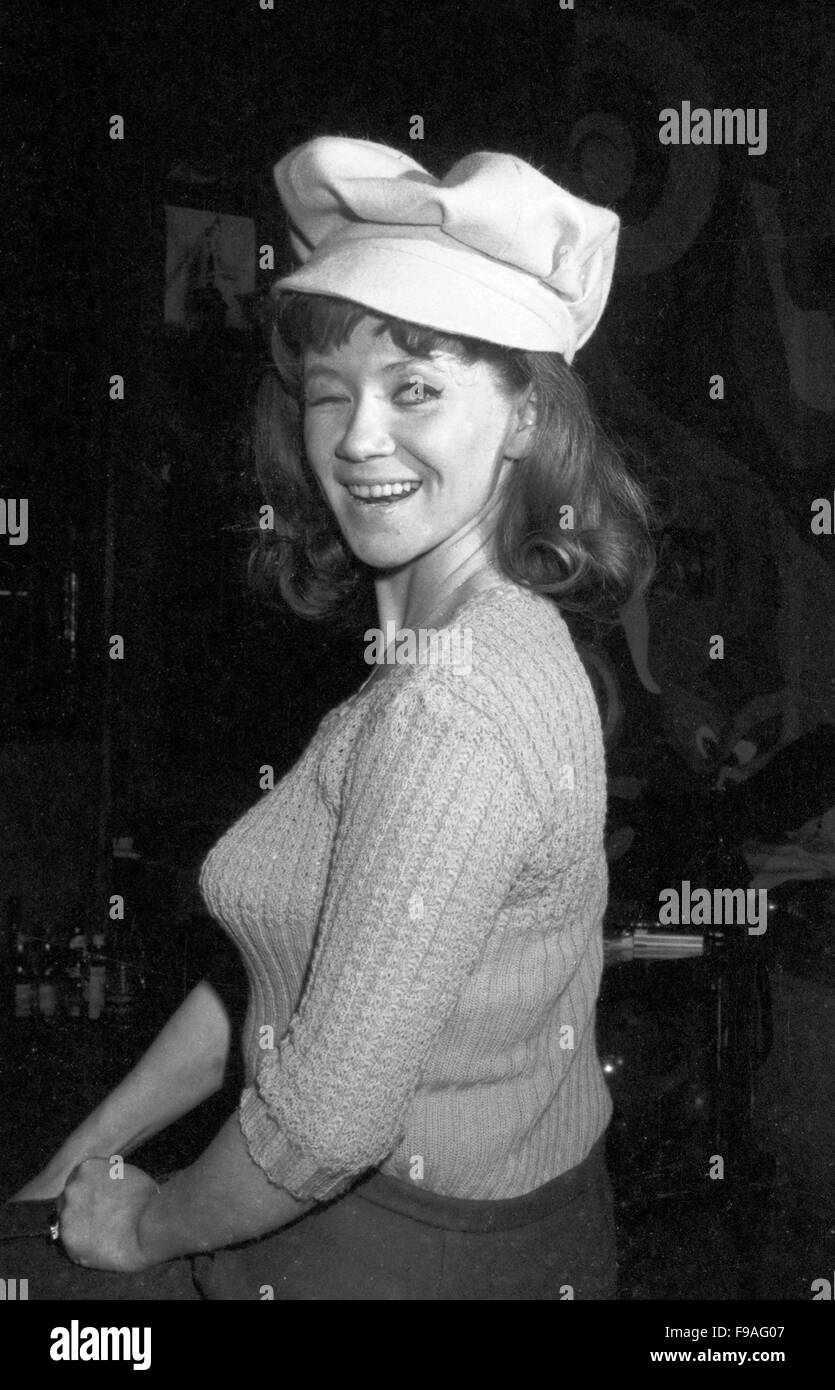 Die deutsche Sängerin und Plant Lotti Krekel, Deutschland 1960er Jahre. Deutsche Sängerin und ...