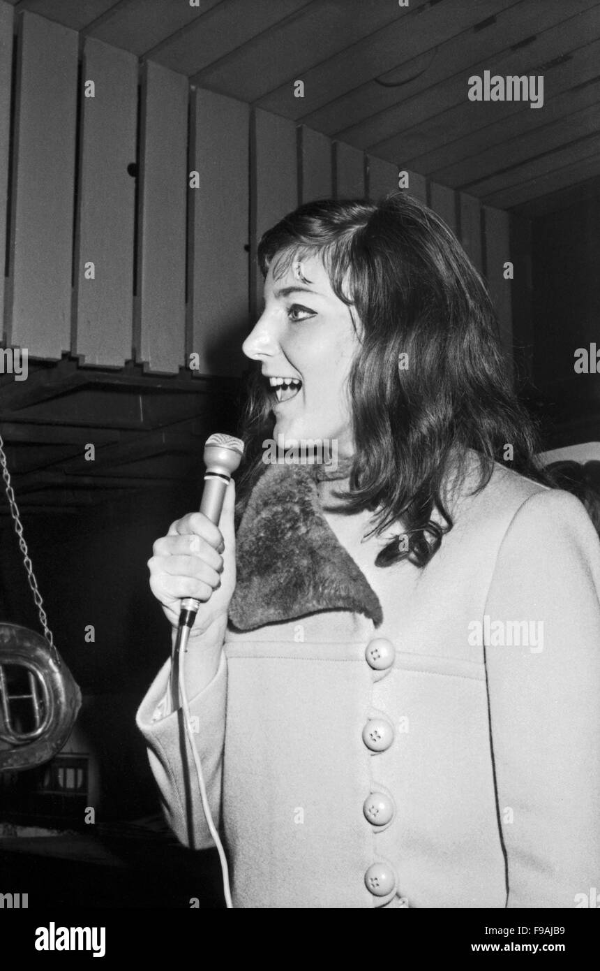 Maria Duval, Joe Raphael, Friedel Frank in Baden-Baden, Deutschland ...