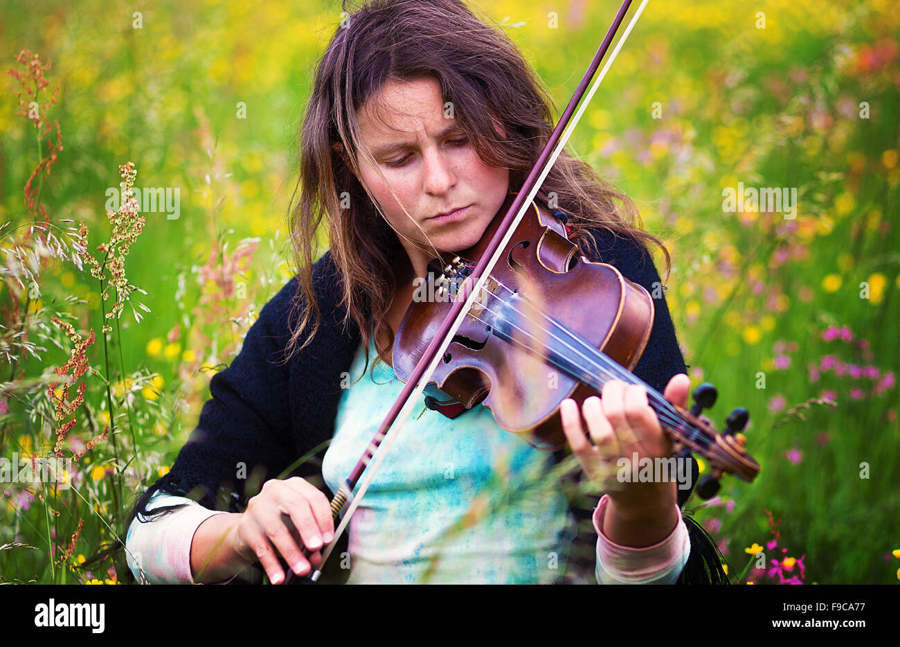 Emotion des geigers -Fotos und -Bildmaterial in hoher Auflösung – Alamy