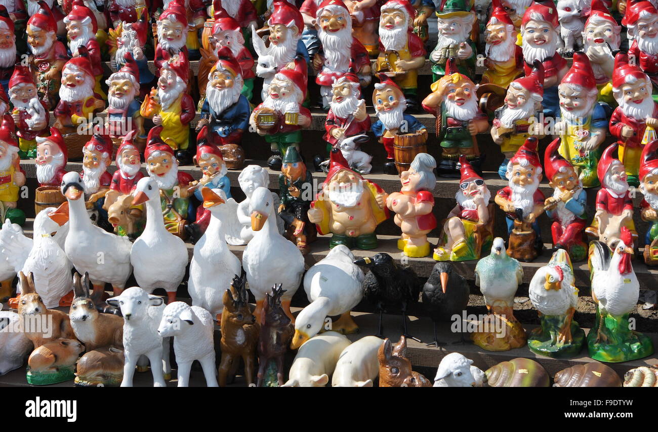 Zwerge für den garten -Fotos und -Bildmaterial in hoher Auflösung – Alamy