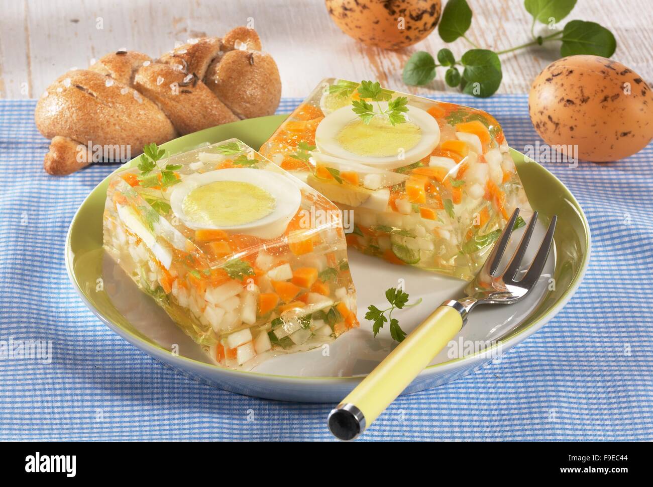 Eier in gelatine -Fotos und -Bildmaterial in hoher Auflösung – Alamy