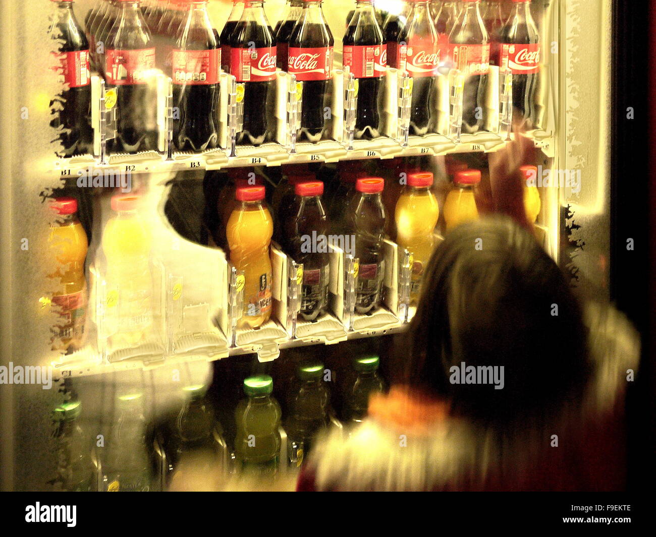 Cola automat -Fotos und -Bildmaterial in hoher Auflösung – Alamy