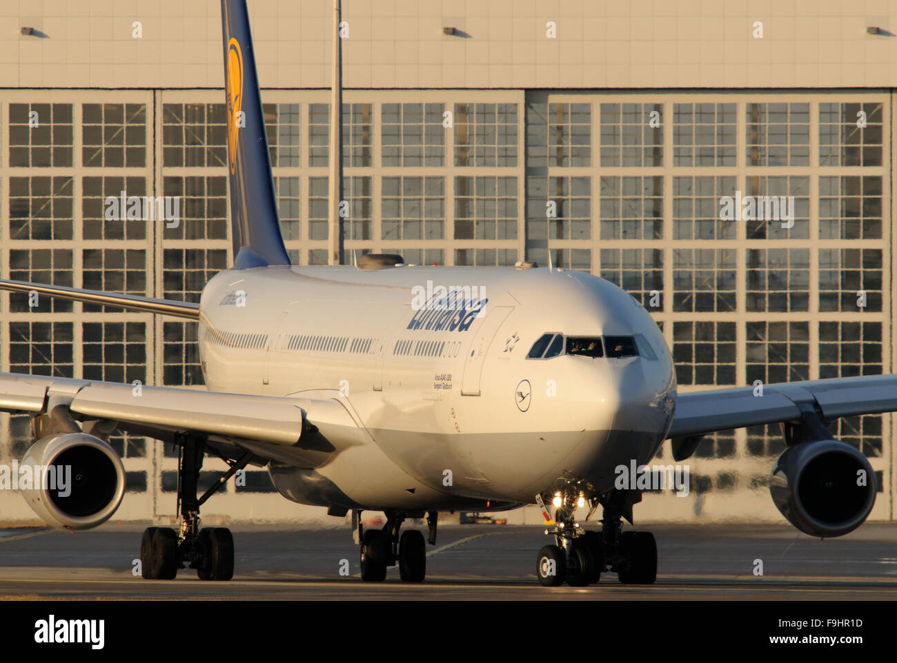 Lufthansa airbus a340 Stockfotos und -bilder Kaufen - Alamy