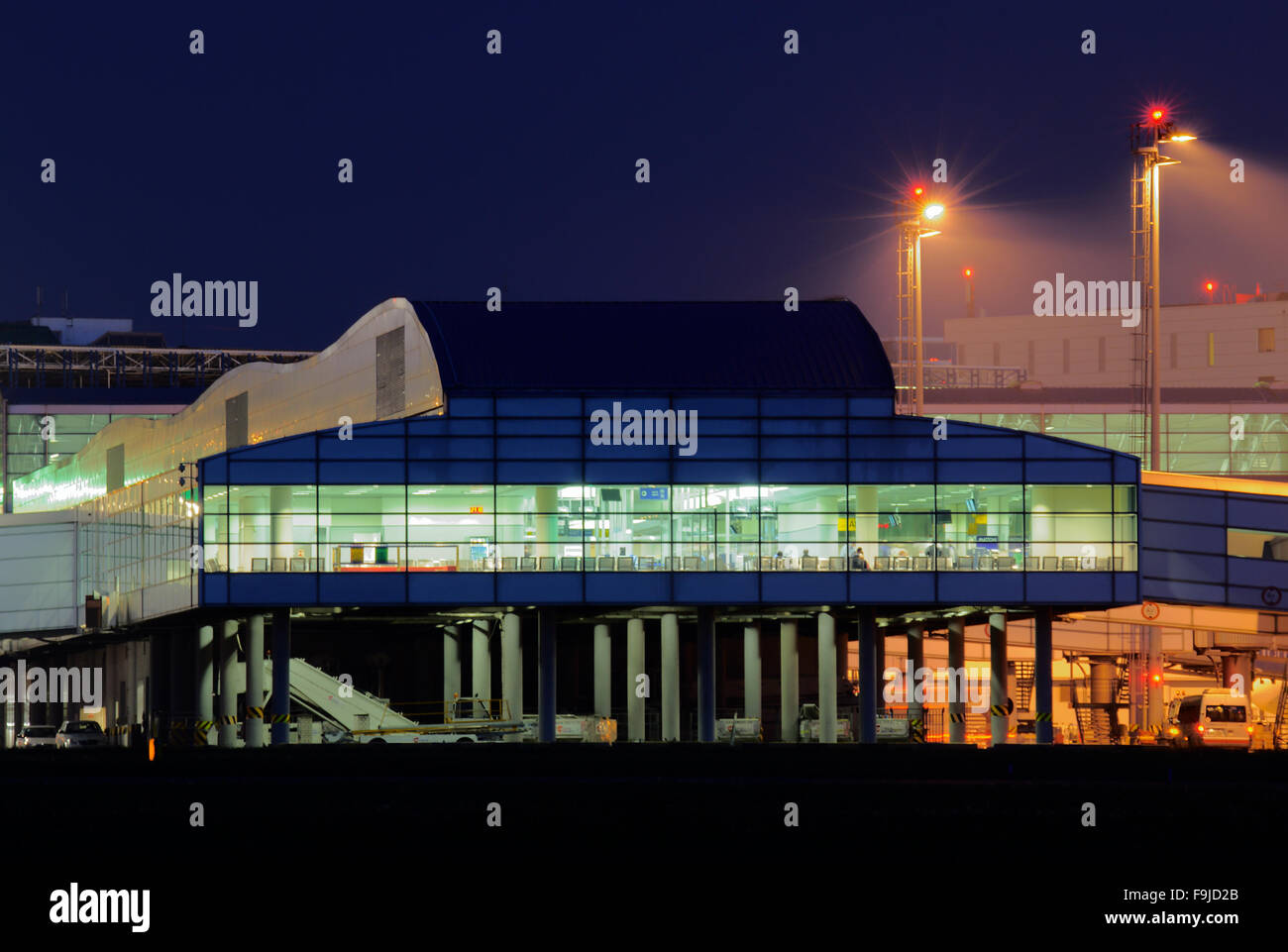 Nacht am prager ruzyne vaclav havel flughafen -Fotos und -Bildmaterial ...