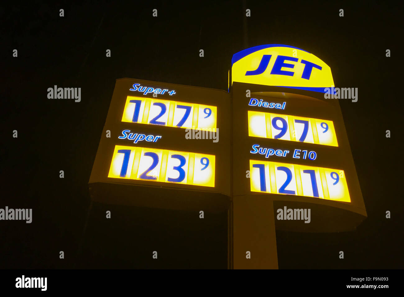 Jet jet benzin -Fotos und -Bildmaterial in hoher Auflösung – Alamy