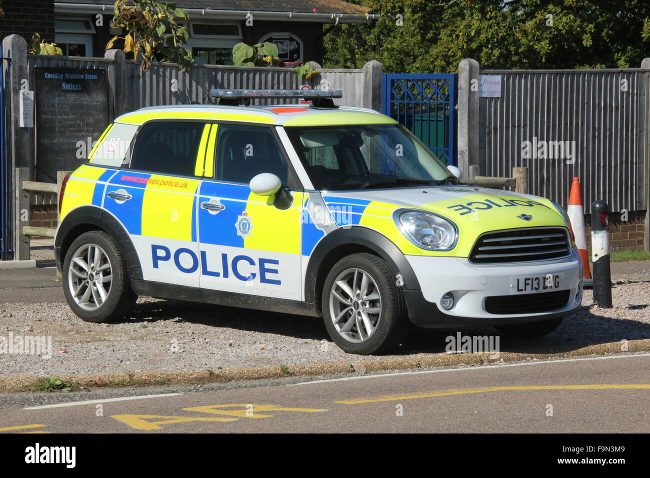 SUSSEX BMW NEUE MINI POLIZEI POLIZEIAUTO GESEHEN GEPARKT IN DER ...