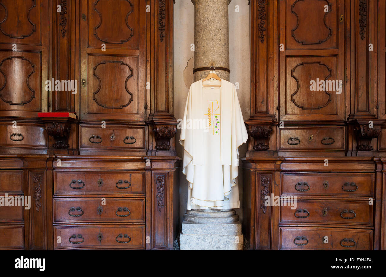 Geistliche soutane -Fotos und -Bildmaterial in hoher Auflösung – Alamy
