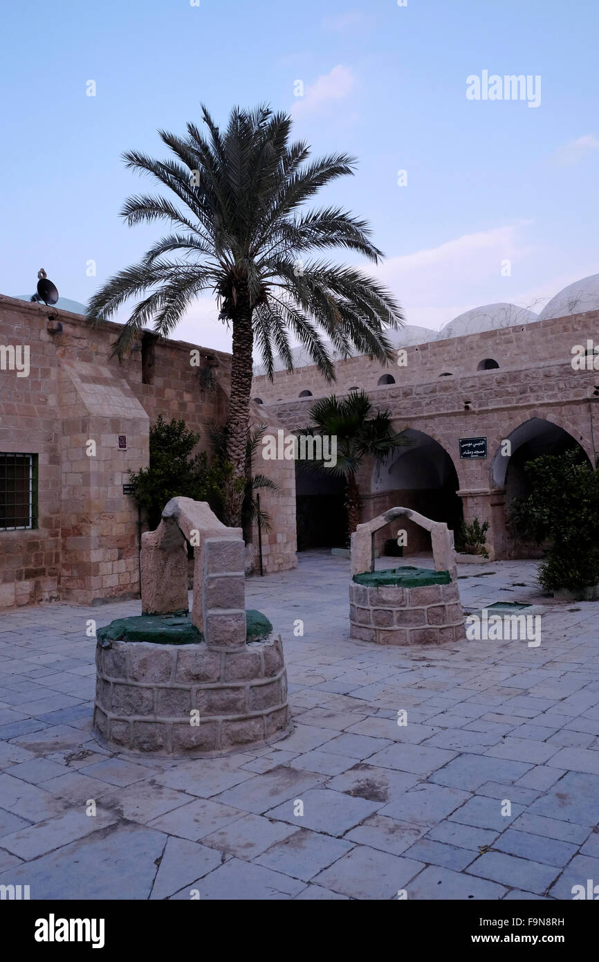 Innenhof der Nabi oder Nebi Musa Moschee, die nach muslimischer ...