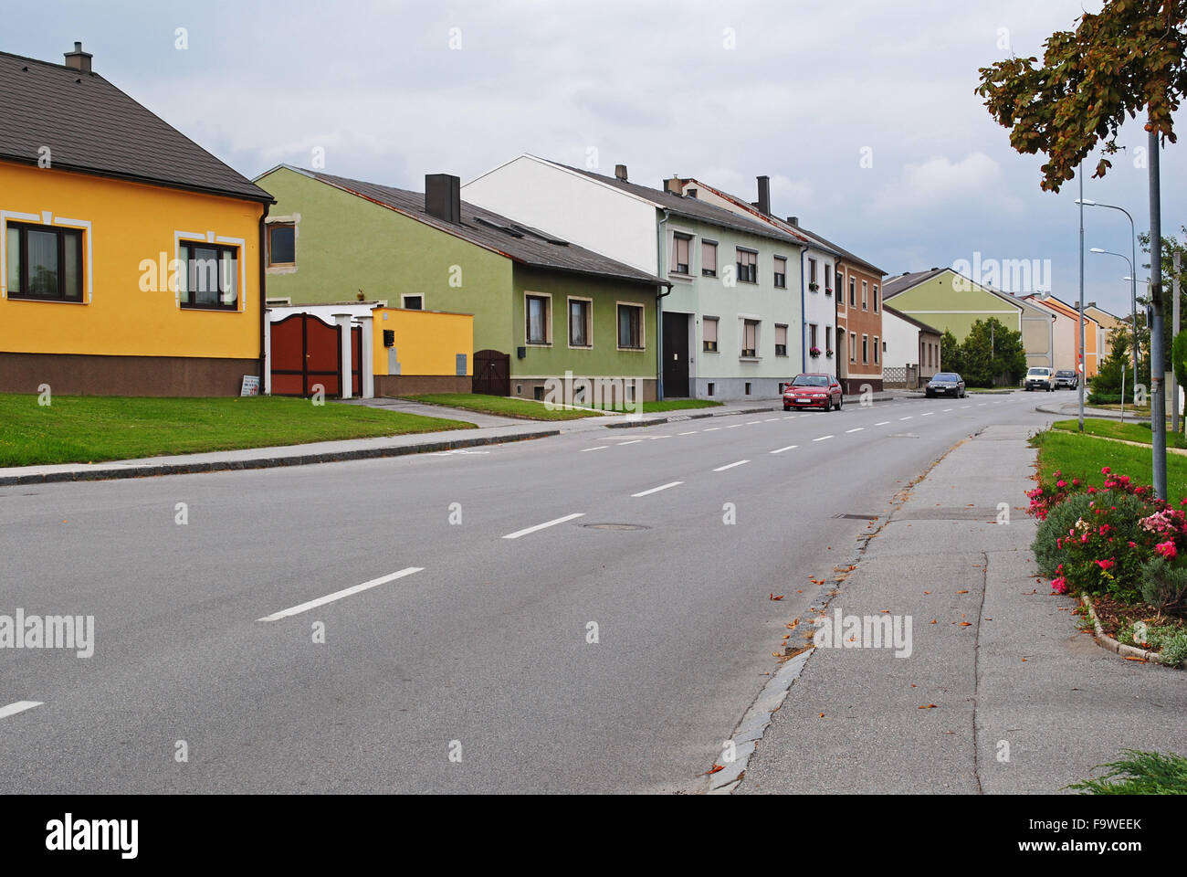 Weite straße -Fotos und -Bildmaterial in hoher Auflösung – Alamy