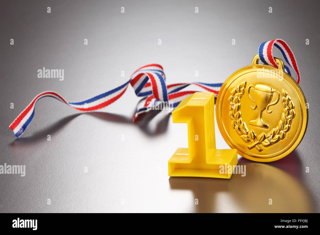Gold number 1 -Fotos und -Bildmaterial in hoher Auflösung – Alamy