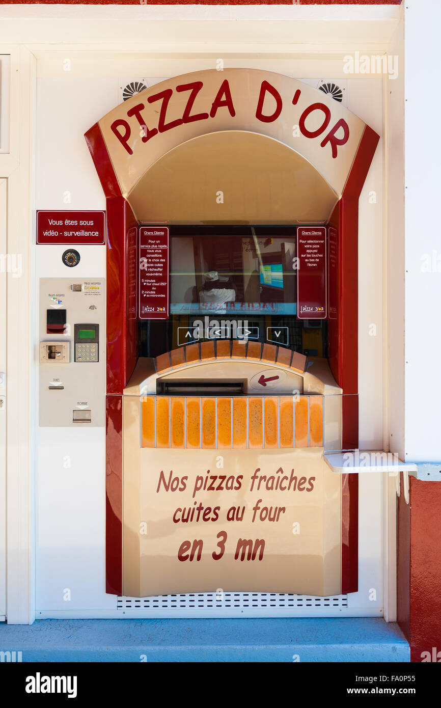Ein einzigartige automatisierte Pizza-Automaten in eine Wand eingebaut ...