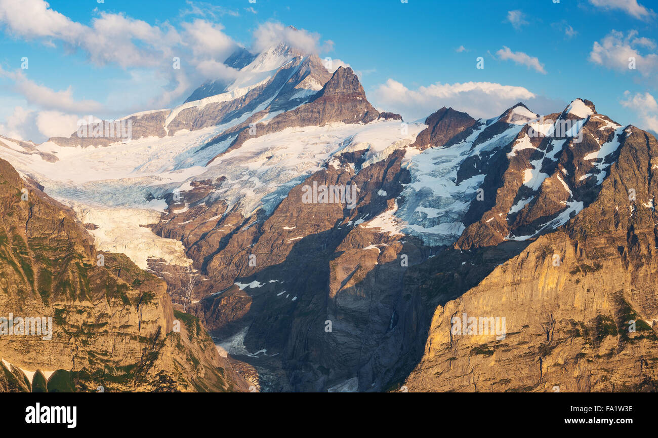 Berner oberland schweizer alpen -Fotos und -Bildmaterial in hoher ...