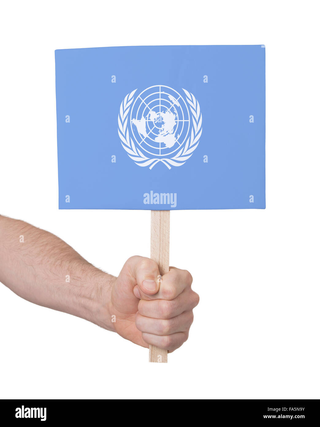 Hand, die kleine Karte, isoliert auf weiss - Flagge der Vereinten Nationen Stockfotografie - Alamy