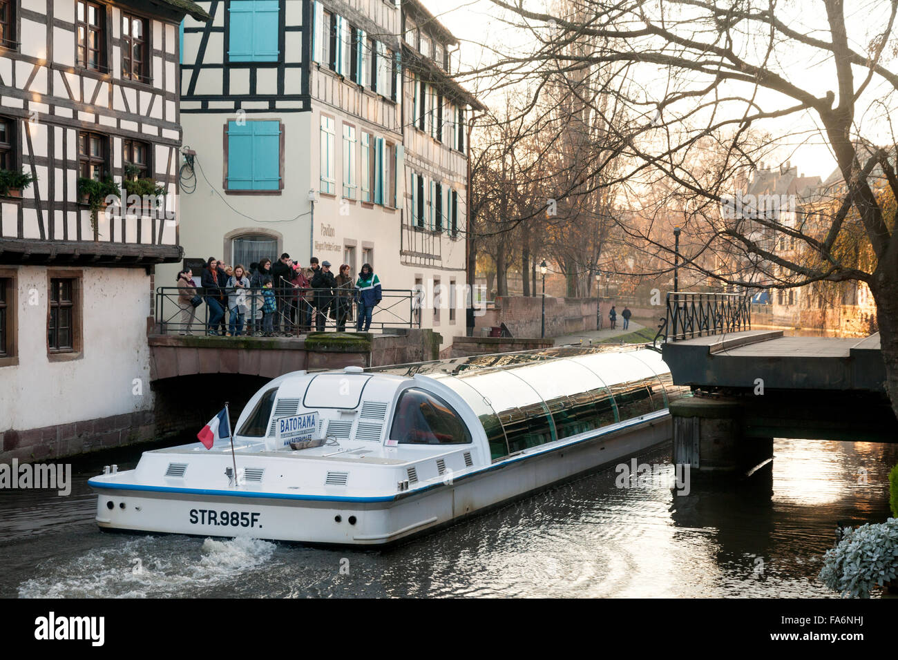 Touristenboot fluss -Fotos und -Bildmaterial in hoher Auflösung – Alamy