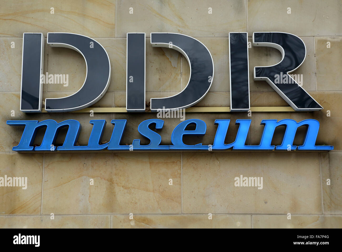 Ein Zeichen für das DDR Museum in Berlin, Deutschland. Das interaktive ...