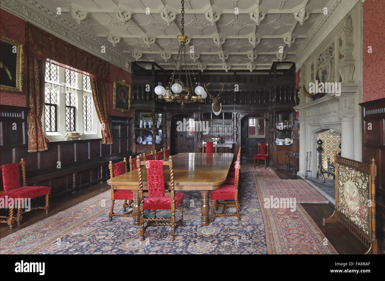 Tudor dining room -Fotos und -Bildmaterial in hoher Auflösung – Alamy