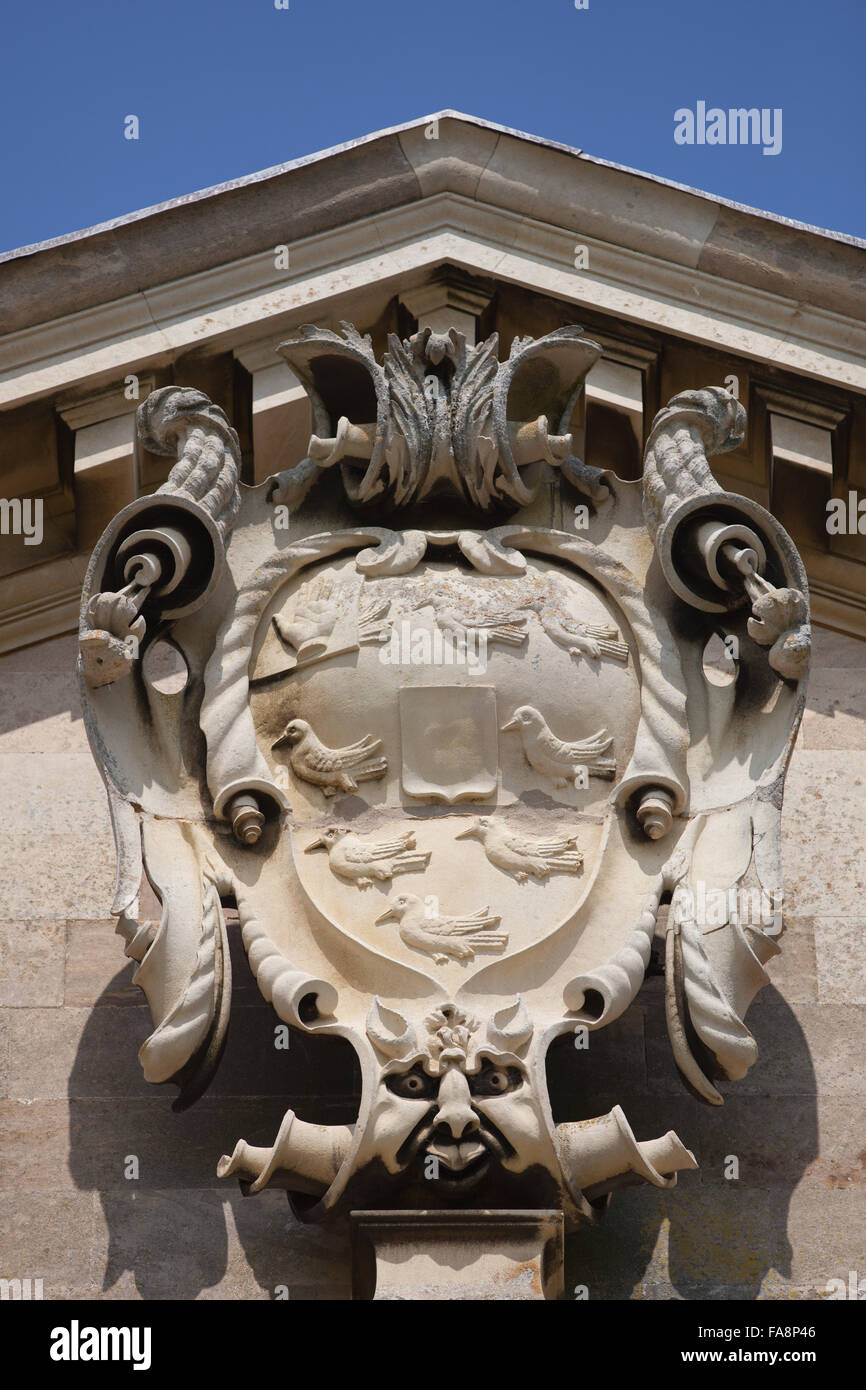 Wappen auf dem Süden vorderen Giebel im Belton House, Lincolnshire. Das ...