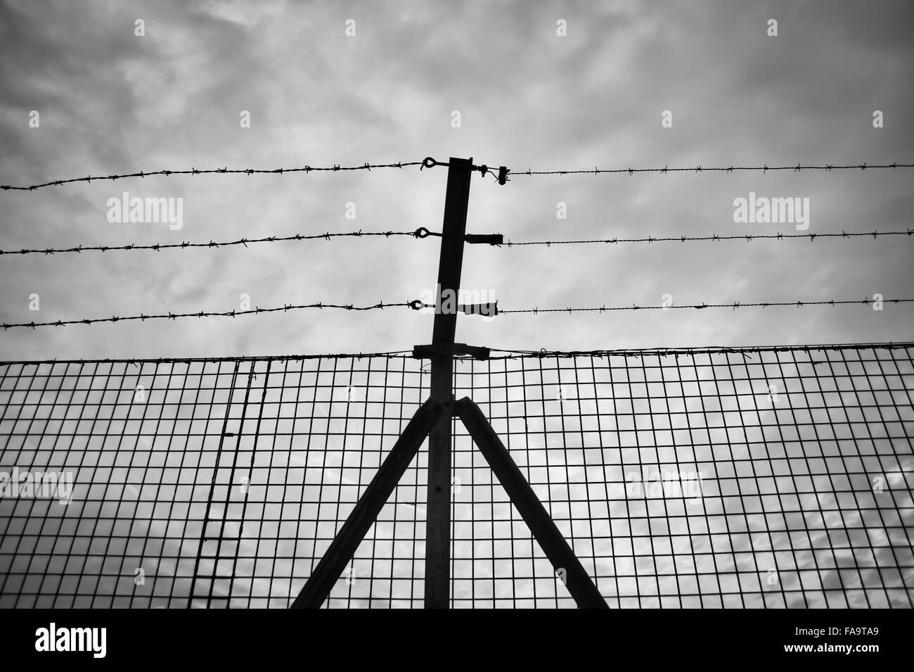 Stacheldraht grenze -Fotos und -Bildmaterial in hoher Auflösung – Alamy