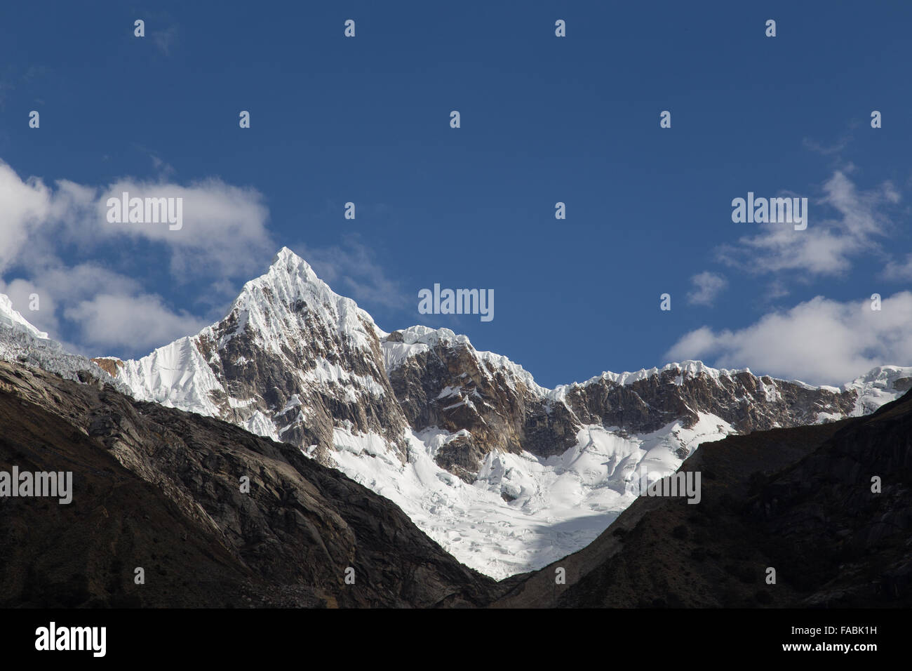 Mount Artesonraju in Peru auch bekannt als Paramount Pictures Berg ...