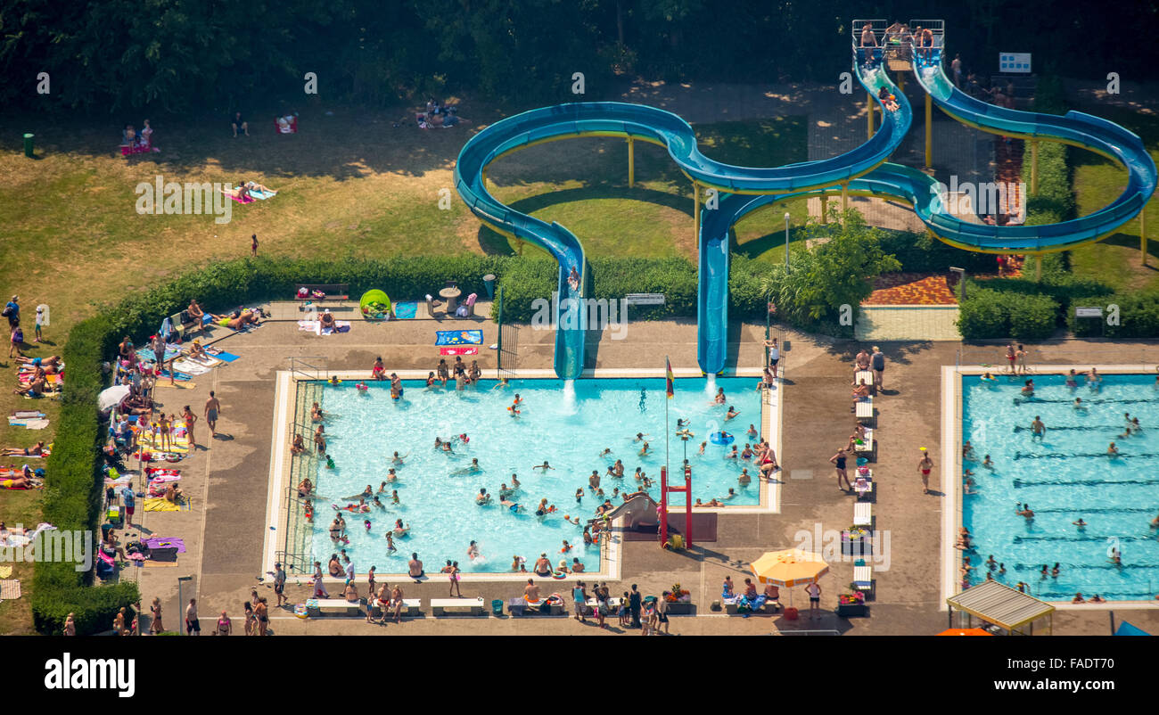 Luftbild, Schwimmbad, blaues Wasser, Baden, Sonnenbaden, Sonnenanbeter ...
