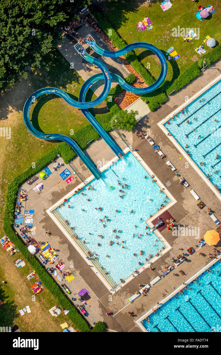 Luftbild, Schwimmbad, blaues Wasser, Baden, Sonnenbaden, Sonnenanbeter ...