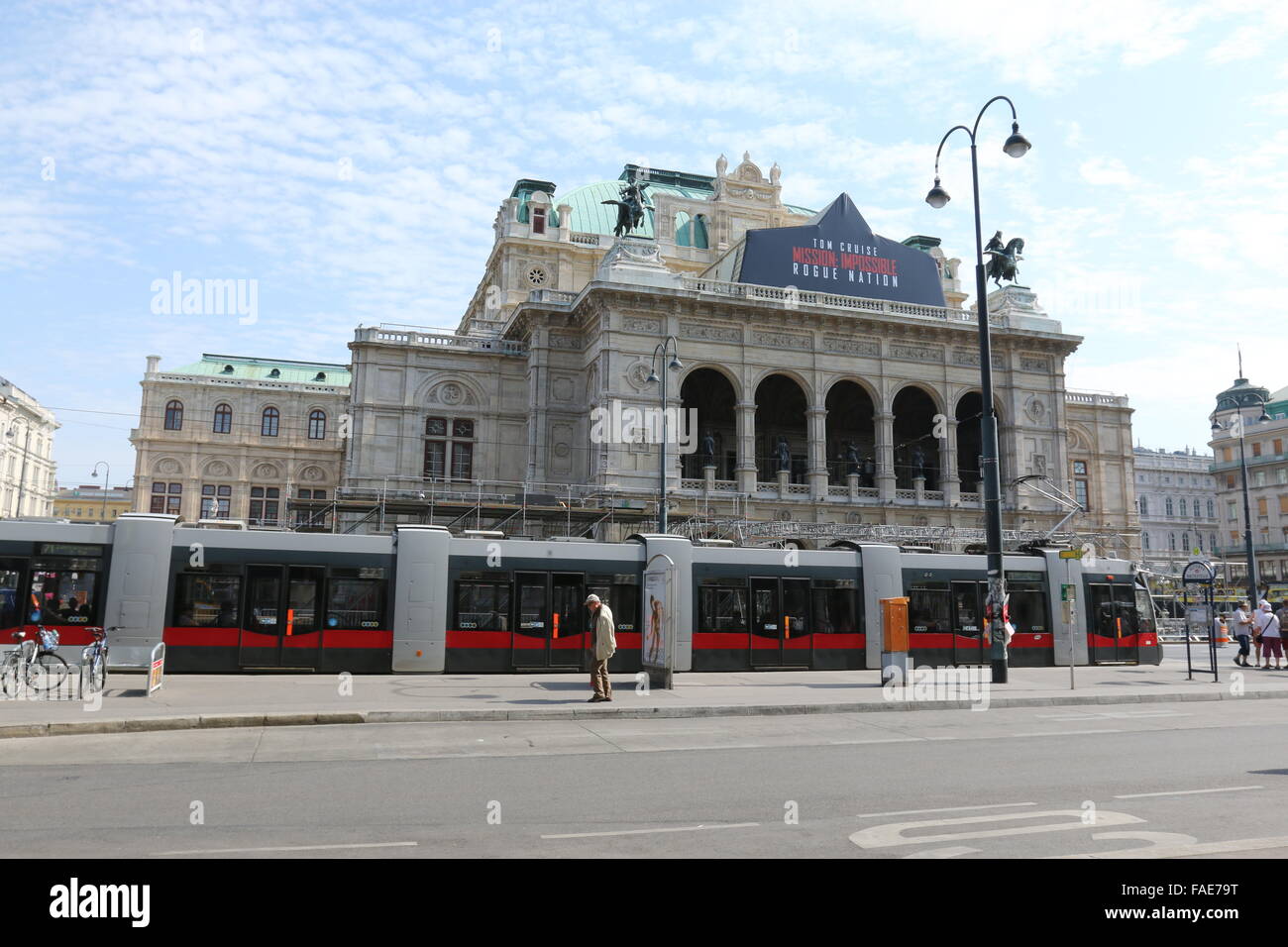 Opera vienna austria tram -Fotos und -Bildmaterial in hoher Auflösung ...