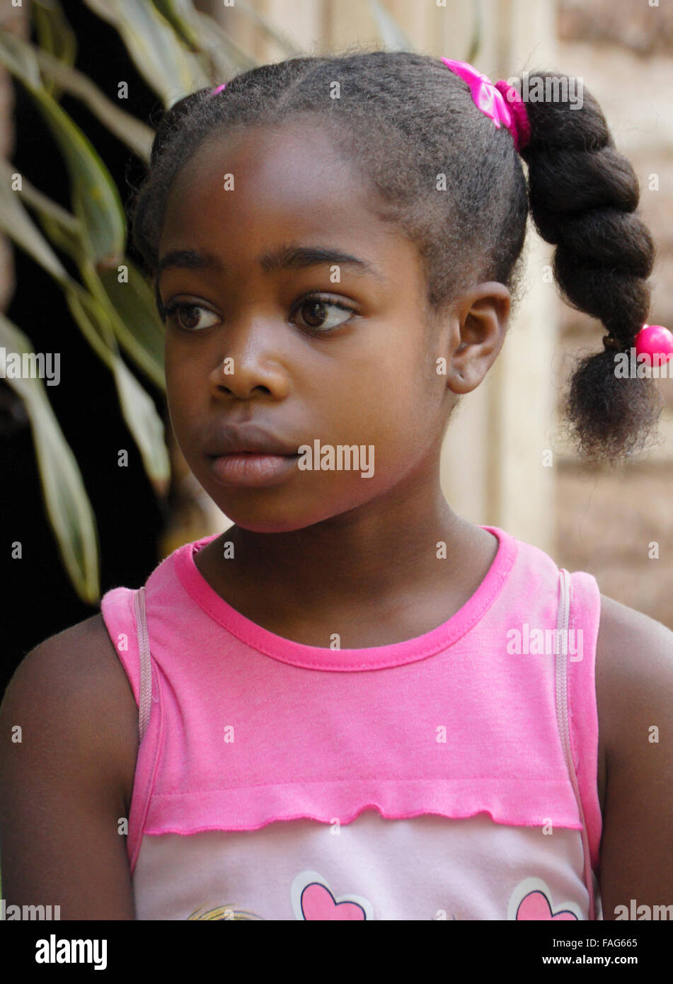 Kleines schwarzes mädchen -Fotos und -Bildmaterial in hoher Auflösung – Alamy