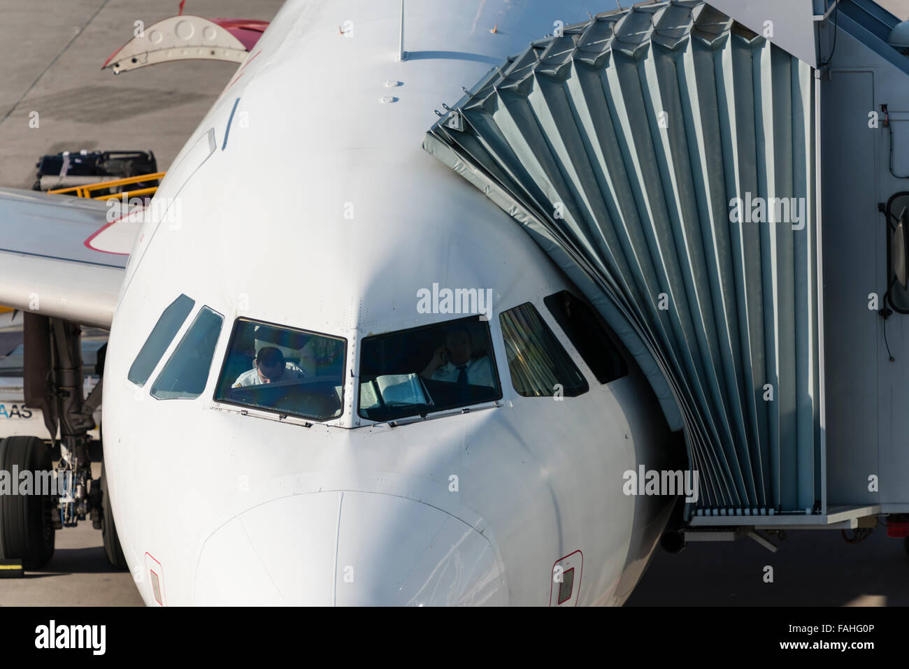 Airbus A320 der Swiss International Air Lines beim Boarding an einem ...