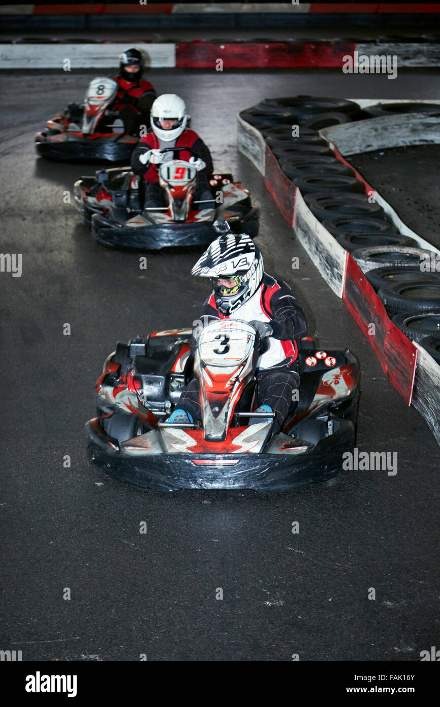 Indoor kartfahren -Fotos und -Bildmaterial in hoher Auflösung – Alamy