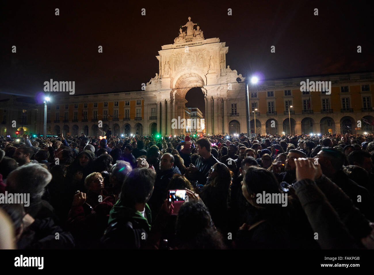 Menschenmenge party -Fotos und -Bildmaterial in hoher Auflösung – Alamy