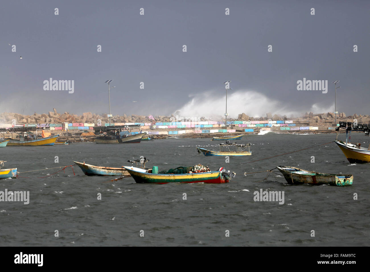 Gaza-Stadt, Gazastreifen, Palästinensische Gebiete. 1. Januar 2016. Ein ...