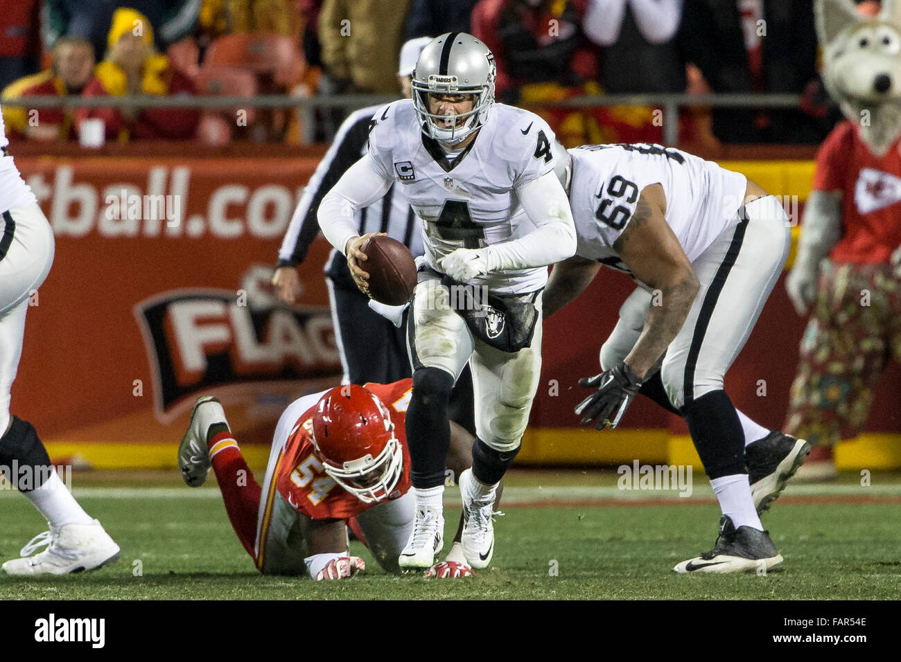 Kansas City, Missouri, USA. 3. Januar 2016. Oakland Raiders quarterback ...