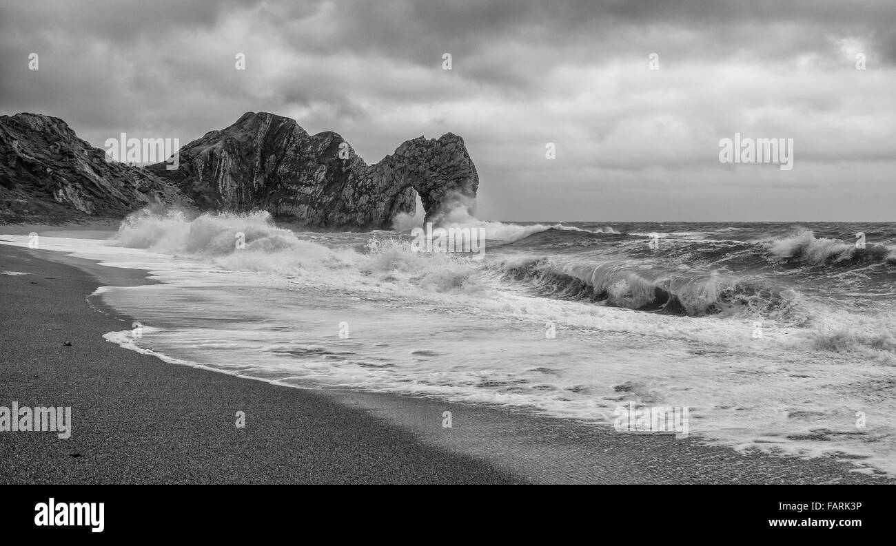 Durdle door storm -Fotos und -Bildmaterial in hoher Auflösung – Alamy