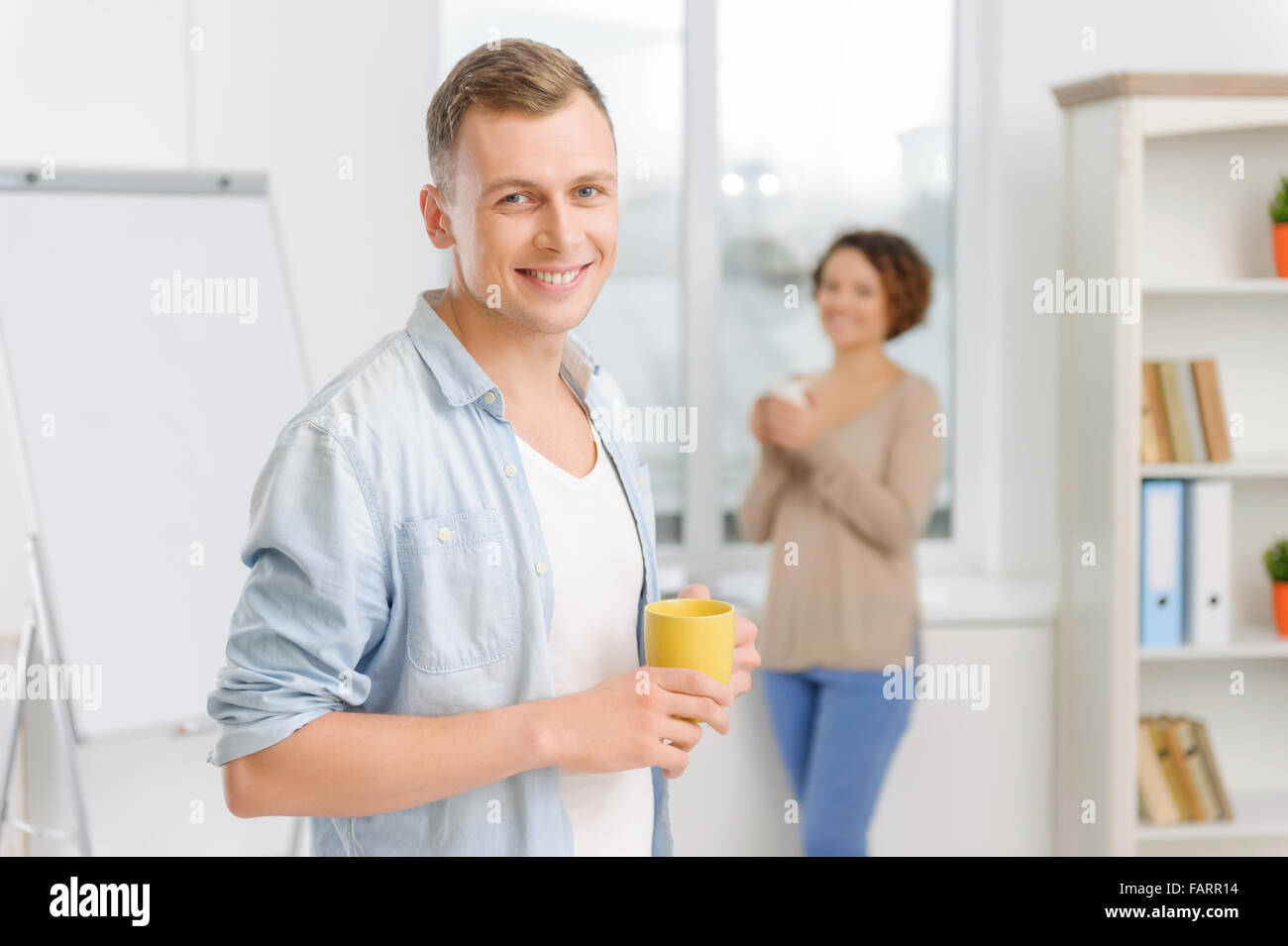 Office assistants -Fotos und -Bildmaterial in hoher Auflösung – Alamy