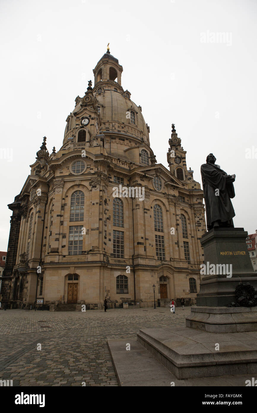 Martin luther denkmal an der frauenkirche in dresden -Fotos und -Bildmaterial in hoher Auflösung ...