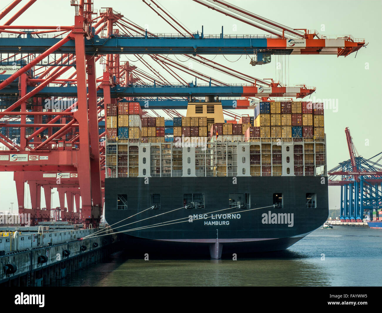 Schiffe im hafen von livorno -Fotos und -Bildmaterial in hoher ...