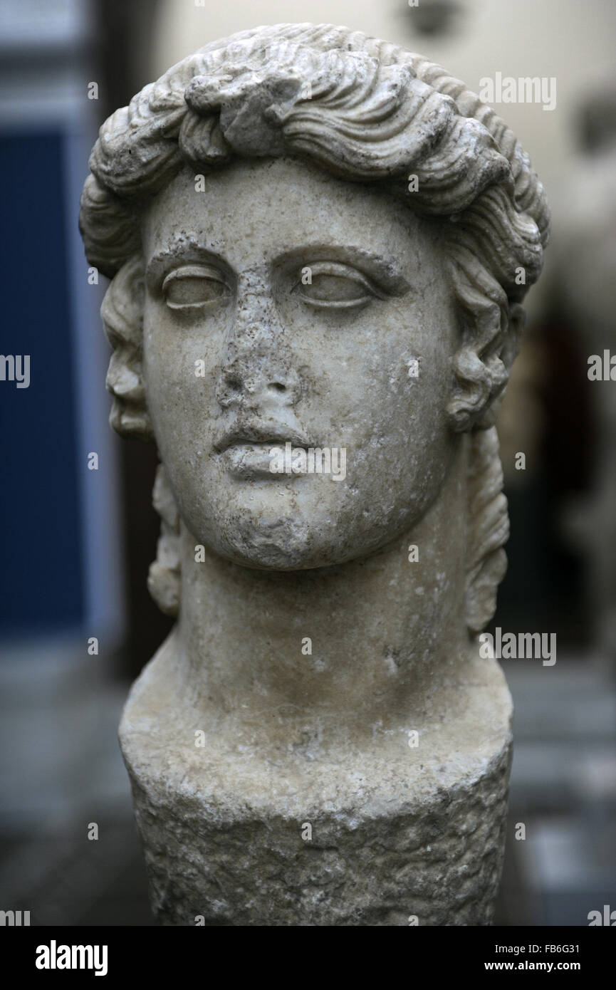 Apollo bust sculpture marble -Fotos und -Bildmaterial in hoher ...
